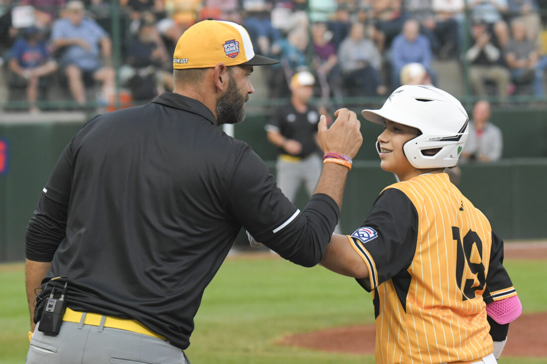 Florida defeats Nevada thanks to a four-run first inning and advances ...